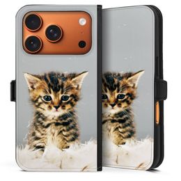 DeinDesign iPhone 17 Pro Handy Klapph&uuml;lle Handyh&uuml;lle aus Kunst Leder schwarz Flip Case Cat Pet Feather Sideflip mit Lasche