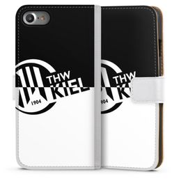 DeinDesign iPhone SE (2022) Handy Klapph&uuml;lle Handyh&uuml;lle aus Kunst Leder wei&szlig; Flip Case Merchandise Thw Kiel Handball Sideflip mit Lasche