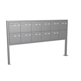 Renz HUBER 11er freistehende Briefkastenanlage in RAL 9016 (mit Fu&szlig;platten)
