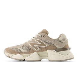 New Balance Sneaker '9060'. Herren Gr&ouml;&szlig;e 43 beige / kitt