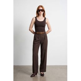 Hose aus Krepp mit weitem Bein und G&uuml;rtel