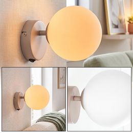 hofstein Skandinavische Kugel-Wandleuchte Gastor mit wei&szlig;em Glasschirm, runde Bauform Metallgestell in Sandfarben, &oslash; 15 cm, E14, 25 Watt, extern dimmbar