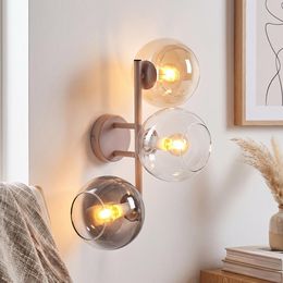 Moderne Kugel-Wandleuchte Koyoto mit drei Glasschirmen in Rauch, Bernstein und Klar Metallgestell in Sandfarben, vertikale Anordnung, E14, 25 Watt