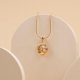 Holzkern Buchstaben-Charm A-Z Damen Perlmutt und Gold