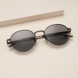 Holzkern Sonnenbrille The Inventor (Walnuss/Dunkelgrau)