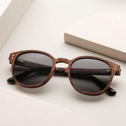 Natur-Sonnenbrille aus Vollholz, Walnuss & Carbonfaser The Humble