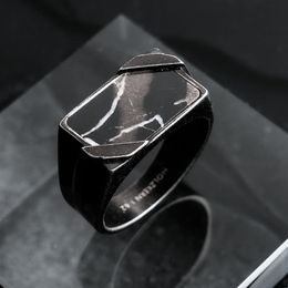 Holzkern Binomial Ring Marmor und Antiksilber