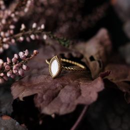 Holzkern Visual Ring Wei&szlig;es Perlmutt und Gold