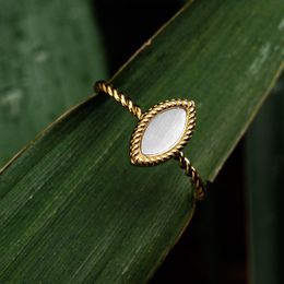 Holzkern Visual Ring Wei&szlig;es Perlmutt und Gold