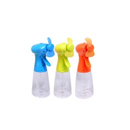 Mini-Handventilator mit Spr&uuml;hflasche bunt sortiert 10 x 21,7 cm
