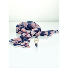 Schal und Armbanduhr