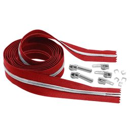 buttinette Endlosrei&szlig;verschluss im Set, mit silberfarbiger Spirale 6,5 mm, 2 m, rot