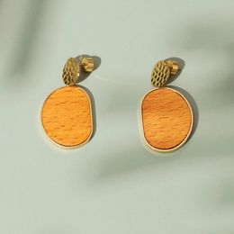 Holzkern Sequoia Ohrringe Damen Walnuss und Gold