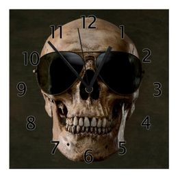Wallario Uhr 30 x 30 cm, wei&szlig;e Zeiger Totensch&auml;del mit cooler Sonnenbrille