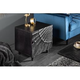 Riess Ambiente Massiver Nachttisch SCORPION 50cm schwarz Mangoholz Beistelltisch mit 3D Schnitzereien Riess-Ambiente Modern & Design