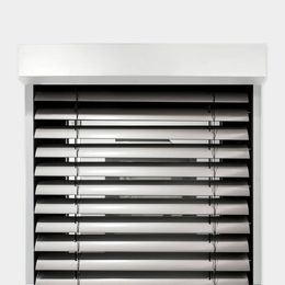 Raffstore in Wei&szlig;, Vorbau Raffstore, Modell eckig 20&deg;, Wei&szlig;aluminium (Lamellen) und Verkehrswei&szlig; (Kasten), individuell konfigurieren