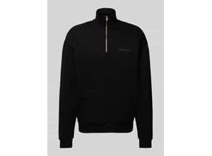 4068444323020 - Essentials Half-Zip Sweatshirt