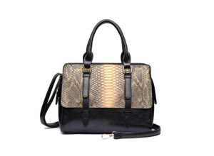 4036673223251 - Umhängetasche Keola Damen Gr B H T 32cm x 22cm x 13cm onesize gold Lederimitat COLLEZIONE ALESSANDRO Taschen schimmerndes geprägtes Material