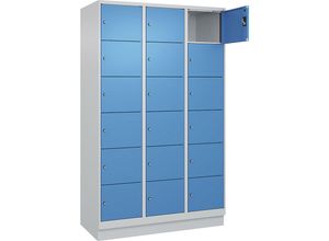 4068192027348 - 6er-Schließfachschrank Evolo PLUS 3 Abteile lichtgrau   lichtblau B 1200 mm 18 Fächer mit Bodensockel Zylinderschloss kaiserkraft